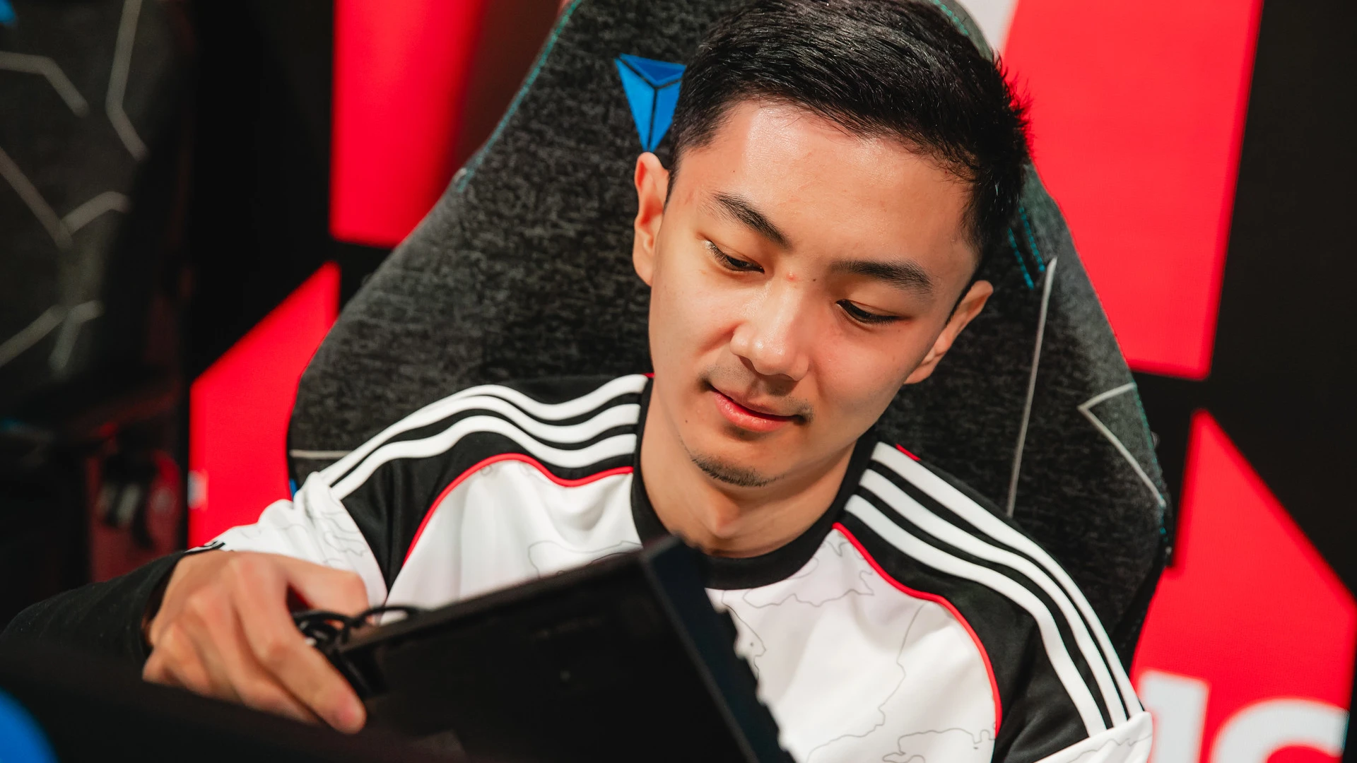 100T FBI: "It's good to get the ints out early, at least for me." - lcsprofiles